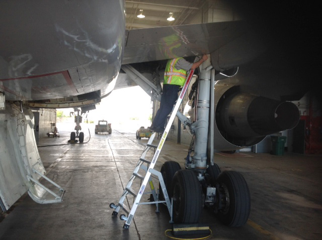 LOCK N CLIMB ALUMINUM WHEEL WELL LADDER | Aircraft Spruce